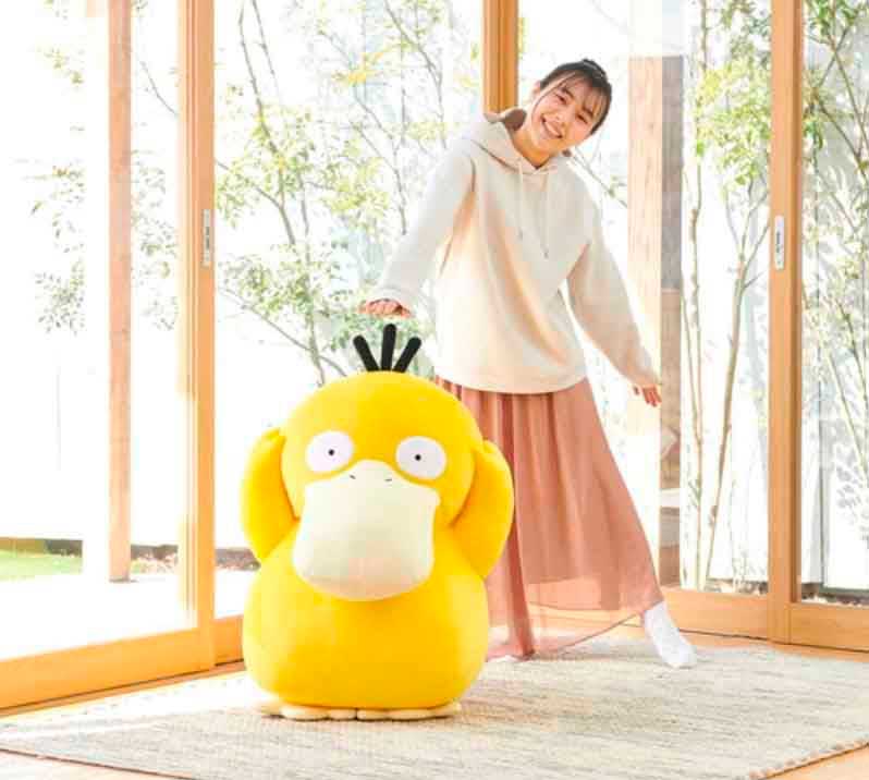 Pelúcia em tamanho real de Psyduck retorna ao Pokémon Center Japão ...